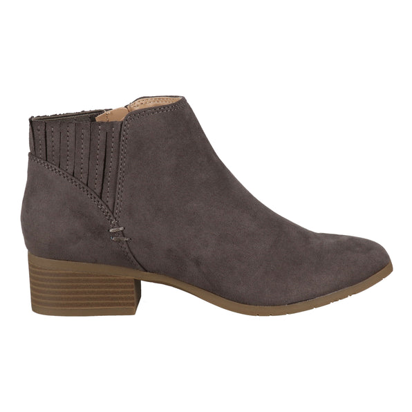 Kenneth Cole – The Shoe Shop